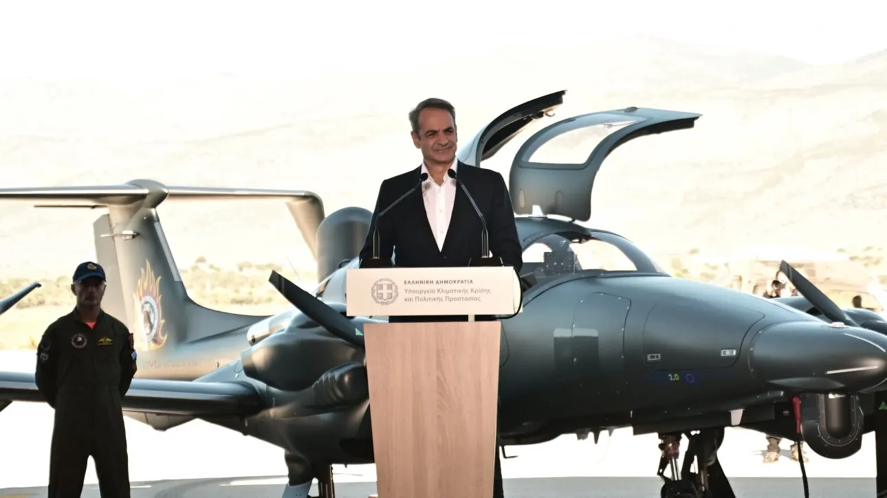 Ο Κυριάκος Μητσοτάκης στο Αεροδρόμιο των Μεγάρων για τα πυροσβεστικά ...